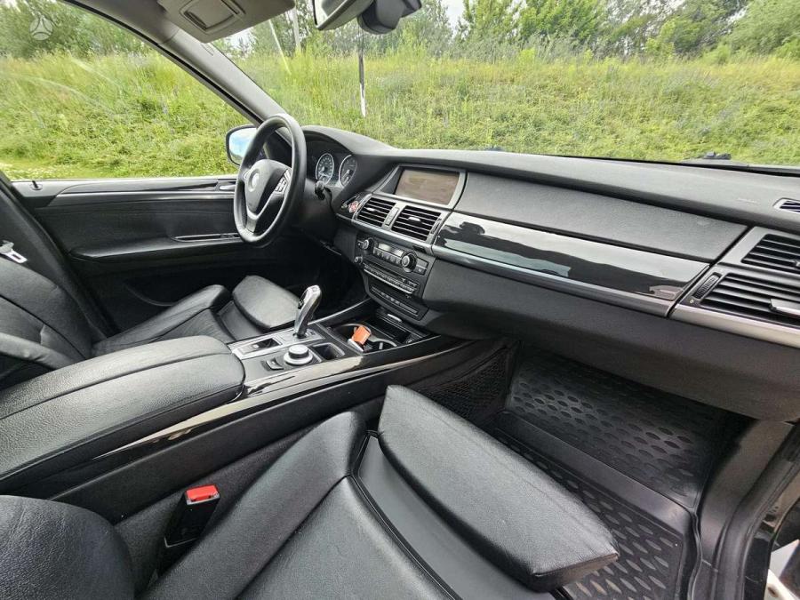 Black BMW X5 2007 in Vilnius, with an engine capacity of 3.00 L and mileage of 304 thousand km for 8250 €, photo 22 on AUTOMOTO.COM.LV