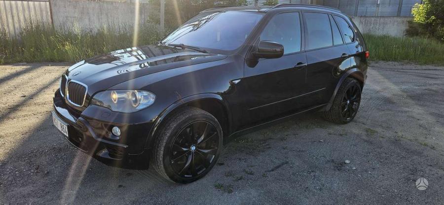 Black BMW X5 2007 in Ukmerge, with an engine capacity of 3.00 L and mileage of 277 thousand km for 8700 €, photo 4 on AUTOMOTO.COM.LV