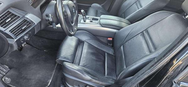 Black BMW X5 2007 in Ukmerge, with an engine capacity of 3.00 L and mileage of 277 thousand km for 8700 €, photo 9 on AUTOMOTO.COM.LV