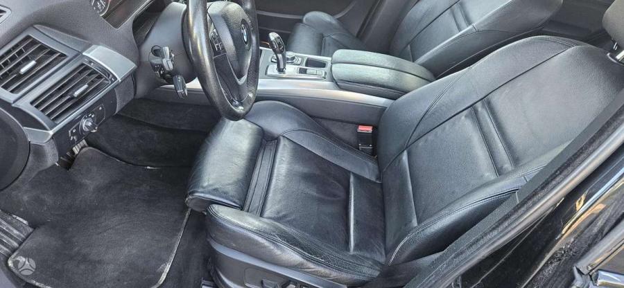 Black BMW X5 2007 in Ukmerge, with an engine capacity of 3.00 L and mileage of 277 thousand km for 8700 €, photo 10 on AUTOMOTO.COM.LV