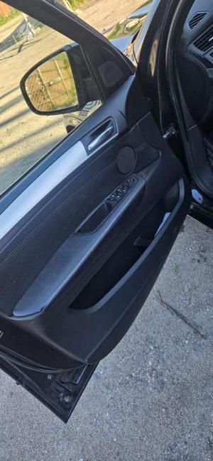 Black BMW X5 2007 in Ukmerge, with an engine capacity of 3.00 L and mileage of 277 thousand km for 8700 €, photo 11 on AUTOMOTO.COM.LV