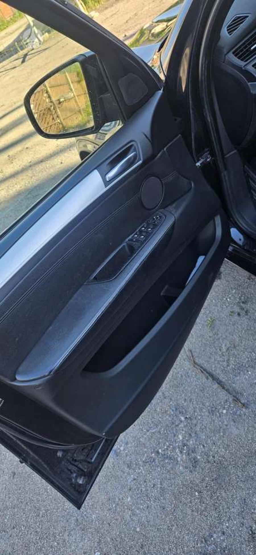 Black BMW X5 2007 in Ukmerge, with an engine capacity of 3.00 L and mileage of 277 thousand km for 8700 €, photo 11 on AUTOMOTO.COM.LV