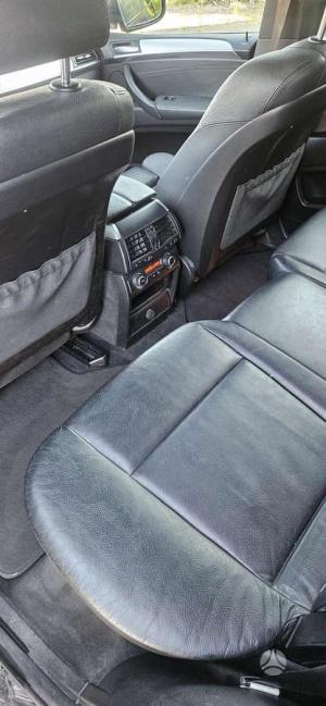 Black BMW X5 2007 in Ukmerge, with an engine capacity of 3.00 L and mileage of 277 thousand km for 8700 €, photo 12 on AUTOMOTO.COM.LV