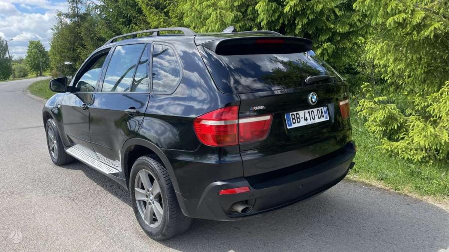 Black BMW X5 2007 in Kelme, with an engine capacity of 2.99 L and mileage of 296 thousand km for 5500 €, photo 6 on AUTOMOTO.COM.LV