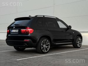 Black BMW X5 2007 in Riga, with an engine capacity of 3.00 L and mileage of 320 thousand km for 12500 €, photo 3 on AUTOMOTO.COM.LV