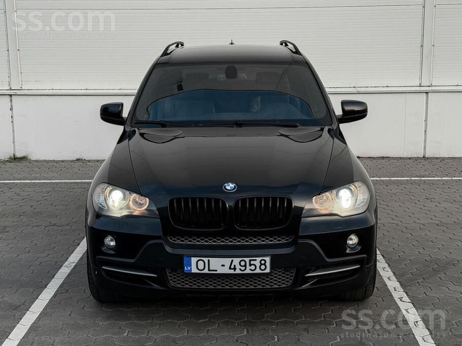 Black BMW X5 2007 in Riga, with an engine capacity of 3.00 L and mileage of 320 thousand km for 12500 €, photo 7 on AUTOMOTO.COM.LV