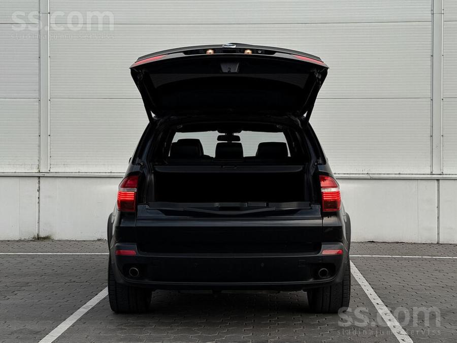 Black BMW X5 2007 in Riga, with an engine capacity of 3.00 L and mileage of 320 thousand km for 12500 €, photo 10 on AUTOMOTO.COM.LV