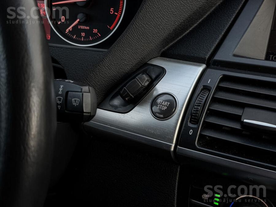 Black BMW X5 2007 in Riga, with an engine capacity of 3.00 L and mileage of 320 thousand km for 12500 €, photo 28 on AUTOMOTO.COM.LV