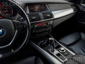 Black BMW X5 2007 in Riga, with an engine capacity of 3.00 L and mileage of 320 thousand km for 12500 €, photo 30 on AUTOMOTO.COM.LV