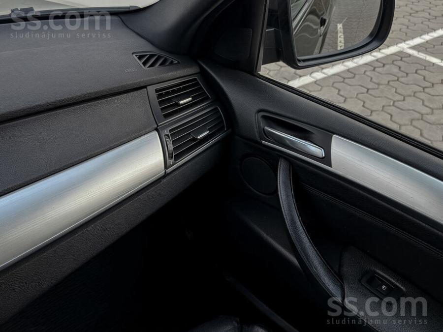 Black BMW X5 2007 in Riga, with an engine capacity of 3.00 L and mileage of 320 thousand km for 12500 €, photo 31 on AUTOMOTO.COM.LV