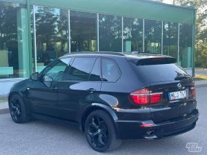 Black BMW X5 2007 in Vilnius, with an engine capacity of 3.00 L and mileage of 306 thousand km for 8000 €, photo 5 on AUTOMOTO.COM.LV