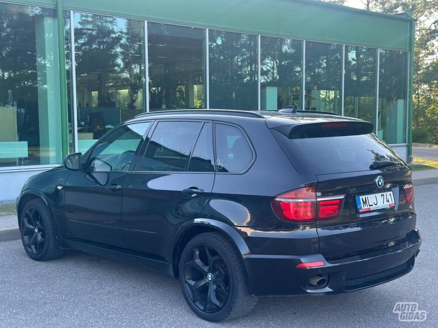Black BMW X5 2007 in Vilnius, with an engine capacity of 3.00 L and mileage of 306 thousand km for 8000 €, photo 5 on AUTOMOTO.COM.LV
