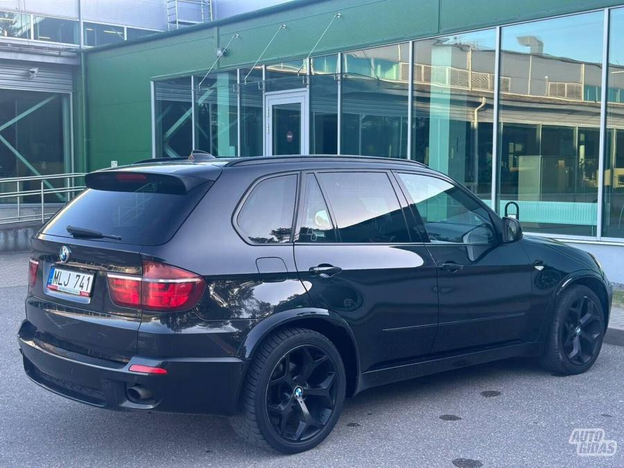 Black BMW X5 2007 in Vilnius, with an engine capacity of 3.00 L and mileage of 306 thousand km for 8000 €, photo 6 on AUTOMOTO.COM.LV