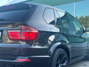 Black BMW X5 2007 in Vilnius, with an engine capacity of 3.00 L and mileage of 306 thousand km for 8000 €, photo 9 on AUTOMOTO.COM.LV