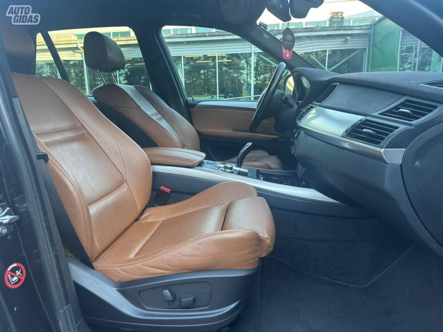 Black BMW X5 2007 in Vilnius, with an engine capacity of 3.00 L and mileage of 306 thousand km for 8000 €, photo 13 on AUTOMOTO.COM.LV