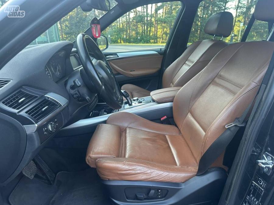 Black BMW X5 2007 in Vilnius, with an engine capacity of 3.00 L and mileage of 306 thousand km for 8000 €, photo 14 on AUTOMOTO.COM.LV