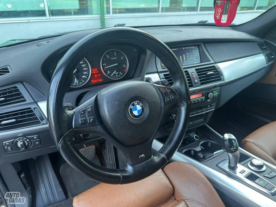 Black BMW X5 2007 in Vilnius, with an engine capacity of 3.00 L and mileage of 306 thousand km for 8000 €, photo 17 on AUTOMOTO.COM.LV