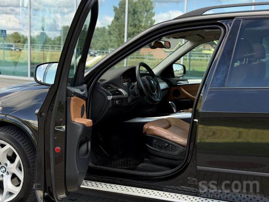 Black BMW X5 2007 in Rezekne, with an engine capacity of 3.00 L and mileage of 358 thousand km for 7990 €, photo 9 on AUTOMOTO.COM.LV