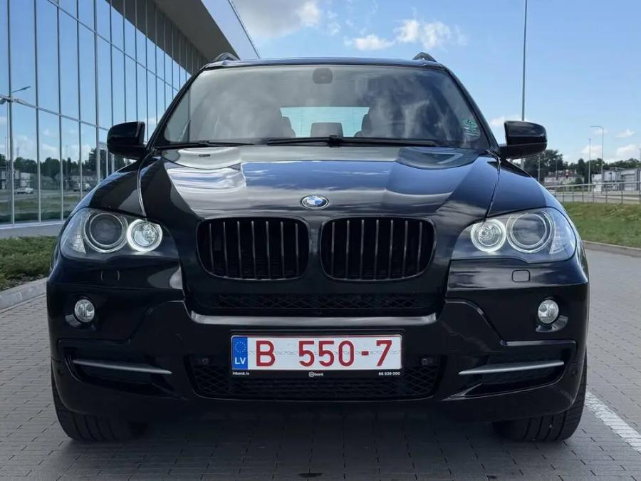 Black BMW X5 2007 in Rezekne, with an engine capacity of 3.00 L and mileage of 358 thousand km for 7990 €, photo 1 on AUTOMOTO.COM.LV