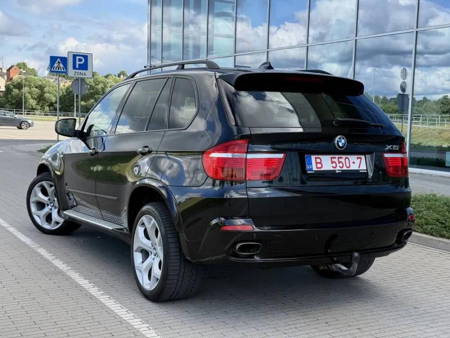Black BMW X5 2007 in Rezekne, with an engine capacity of 3.00 L and mileage of 358 thousand km for 7990 €, photo 6 on AUTOMOTO.COM.LV