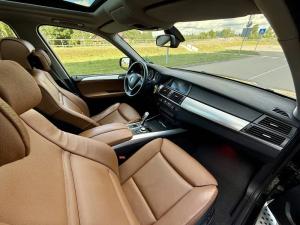 Black BMW X5 2007 in Rezekne, with an engine capacity of 3.00 L and mileage of 358 thousand km for 7990 €, photo 12 on AUTOMOTO.COM.LV