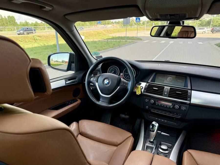Black BMW X5 2007 in Rezekne, with an engine capacity of 3.00 L and mileage of 358 thousand km for 7990 €, photo 15 on AUTOMOTO.COM.LV