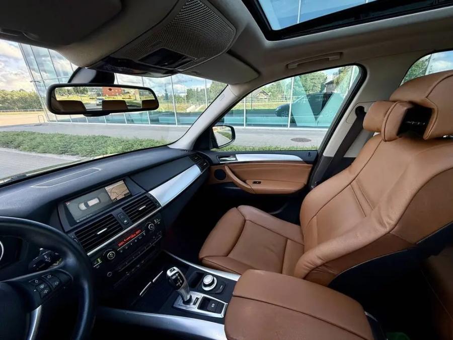 Black BMW X5 2007 in Rezekne, with an engine capacity of 3.00 L and mileage of 358 thousand km for 7990 €, photo 16 on AUTOMOTO.COM.LV