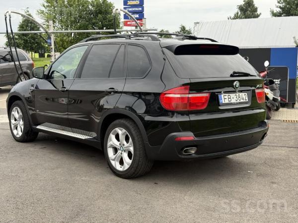 Black BMW X5 2007 in Riga, with an engine capacity of 4.80 L and mileage of 315 thousand km for 6600 €, photo 4 on AUTOMOTO.COM.LV