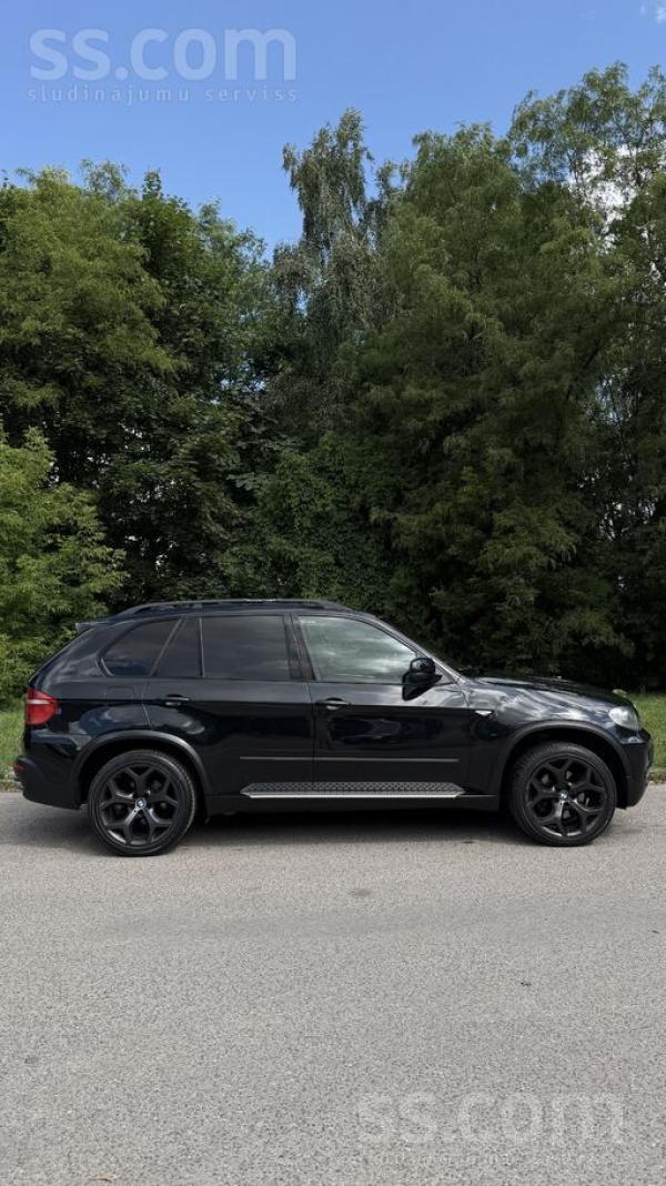 Black BMW X5 2007 in Riga, with an engine capacity of 3.00 L and mileage of 264 thousand km for 8800 €, photo 3 on AUTOMOTO.COM.LV