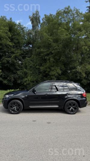 Black BMW X5 2007 in Riga, with an engine capacity of 3.00 L and mileage of 264 thousand km for 8800 €, photo 5 on AUTOMOTO.COM.LV