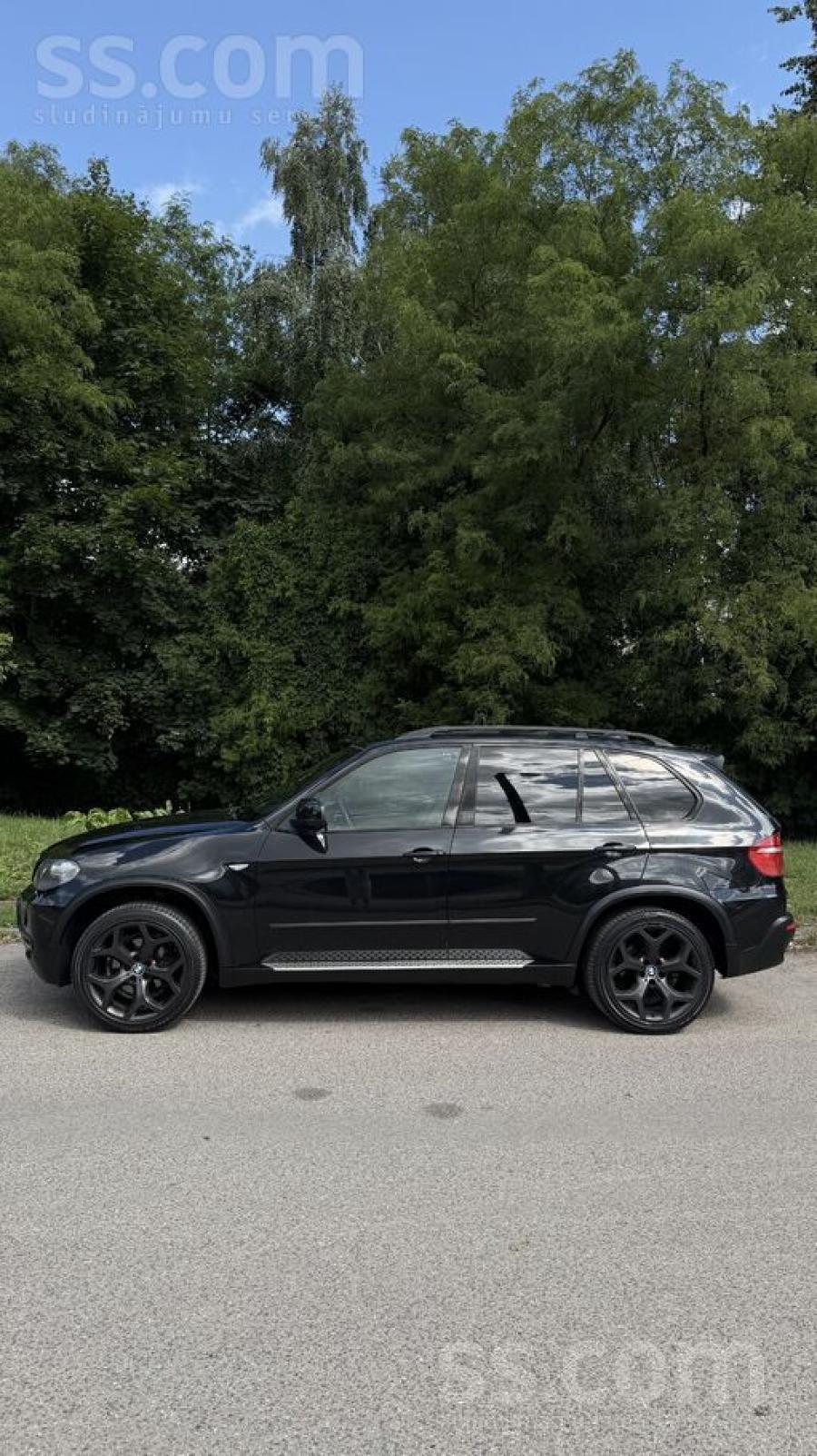 Black BMW X5 2007 in Riga, with an engine capacity of 3.00 L and mileage of 264 thousand km for 8800 €, photo 5 on AUTOMOTO.COM.LV