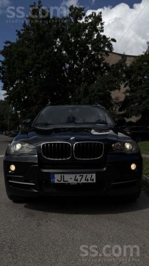 Black BMW X5 2007 in Riga, with an engine capacity of 3.00 L and mileage of 264 thousand km for 8800 €, photo 6 on AUTOMOTO.COM.LV
