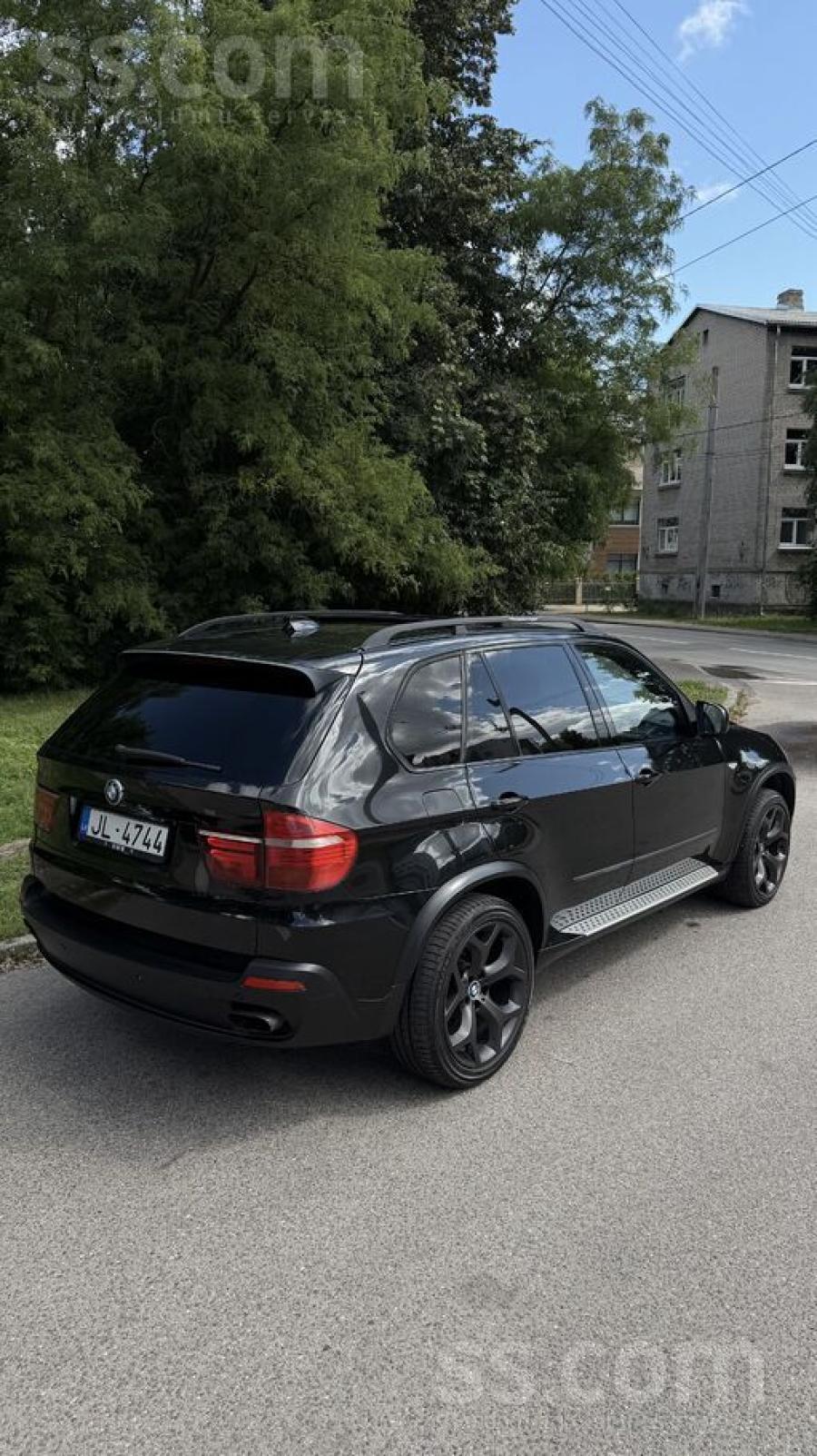 Black BMW X5 2007 in Riga, with an engine capacity of 3.00 L and mileage of 264 thousand km for 8800 €, photo 7 on AUTOMOTO.COM.LV