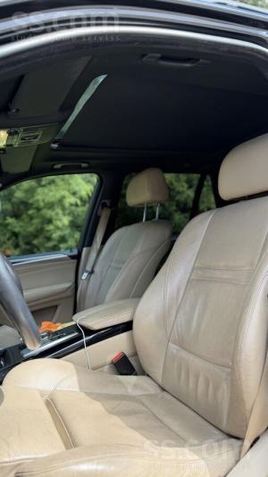 Black BMW X5 2007 in Riga, with an engine capacity of 3.00 L and mileage of 264 thousand km for 8800 €, photo 9 on AUTOMOTO.COM.LV