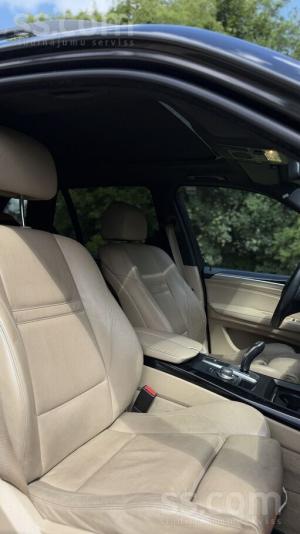 Black BMW X5 2007 in Riga, with an engine capacity of 3.00 L and mileage of 264 thousand km for 8800 €, photo 12 on AUTOMOTO.COM.LV