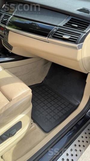 Black BMW X5 2007 in Riga, with an engine capacity of 3.00 L and mileage of 264 thousand km for 8800 €, photo 13 on AUTOMOTO.COM.LV