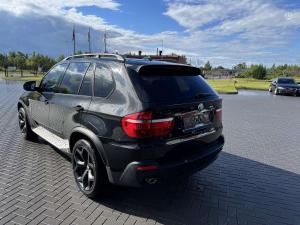 Black BMW X5 2007 in Telschi, with an engine capacity of 2.99 L and mileage of 256 thousand km for 7500 €, photo 5 on AUTOMOTO.COM.LV