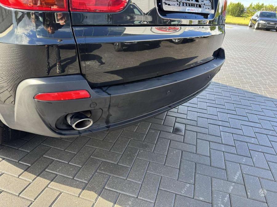 Black BMW X5 2007 in Telschi, with an engine capacity of 2.99 L and mileage of 256 thousand km for 7500 €, photo 13 on AUTOMOTO.COM.LV