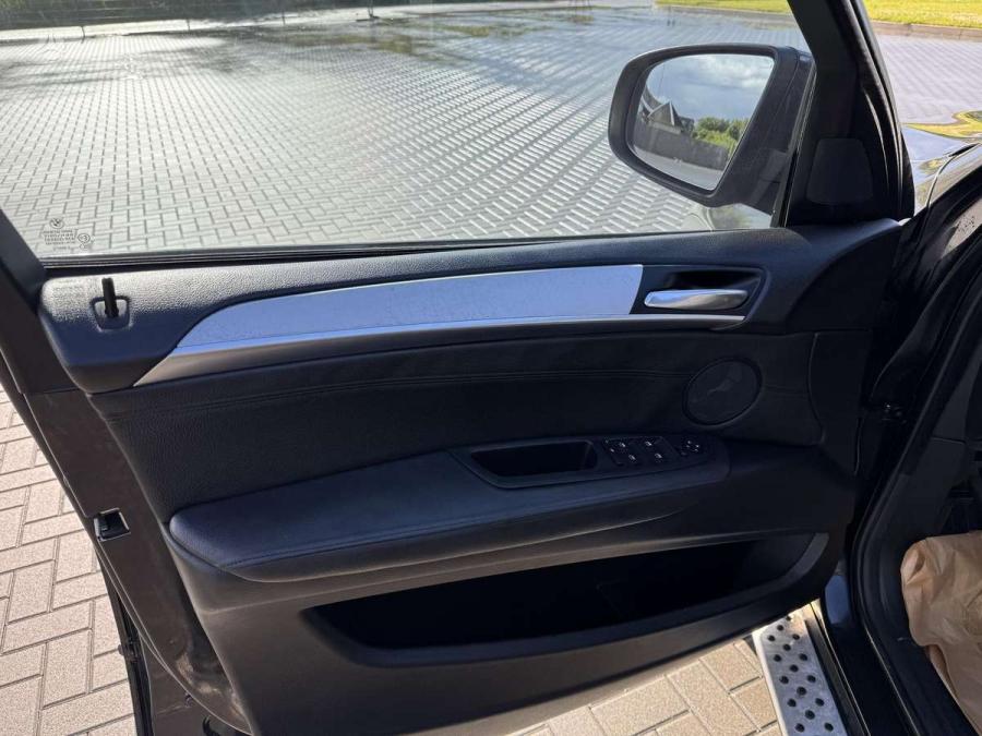 Black BMW X5 2007 in Telschi, with an engine capacity of 2.99 L and mileage of 256 thousand km for 7500 €, photo 19 on AUTOMOTO.COM.LV