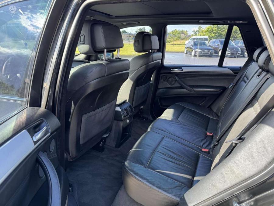 Black BMW X5 2007 in Telschi, with an engine capacity of 2.99 L and mileage of 256 thousand km for 7500 €, photo 21 on AUTOMOTO.COM.LV