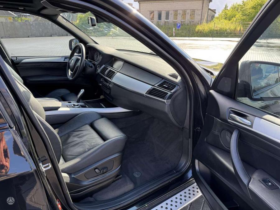 Black BMW X5 2007 in Telschi, with an engine capacity of 2.99 L and mileage of 256 thousand km for 7500 €, photo 23 on AUTOMOTO.COM.LV