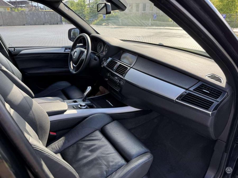 Black BMW X5 2007 in Telschi, with an engine capacity of 2.99 L and mileage of 256 thousand km for 7500 €, photo 24 on AUTOMOTO.COM.LV