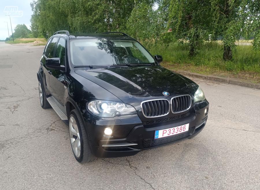 Black BMW X5 2007 in Alytus, with an engine capacity of 3.00 L and mileage of 320 thousand km for 6950 €, photo 1 on AUTOMOTO.COM.LV