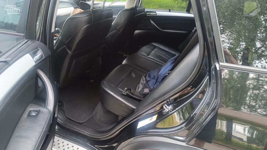 Black BMW X5 2007 in Alytus, with an engine capacity of 3.00 L and mileage of 320 thousand km for 6950 €, photo 12 on AUTOMOTO.COM.LV