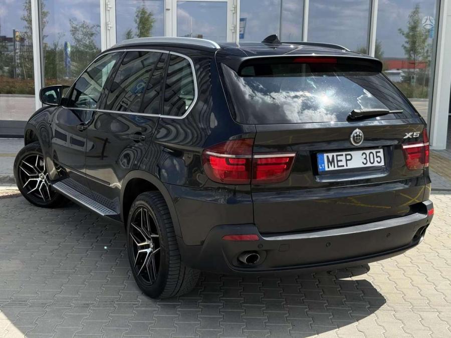 Black BMW X5 2007 in Vilnius, with an engine capacity of 2.99 L and mileage of 209 thousand km for 7700 €, photo 5 on AUTOMOTO.COM.LV