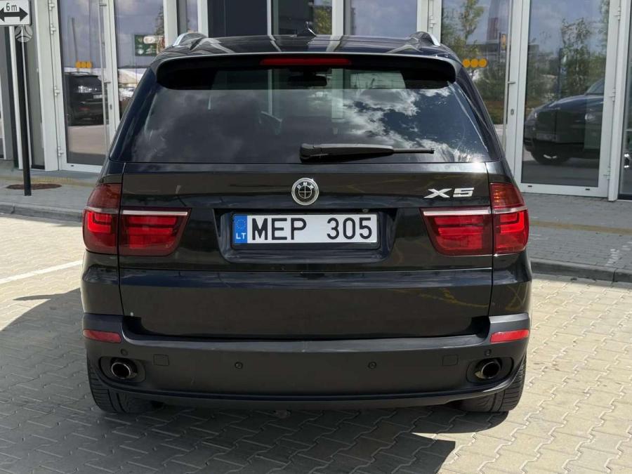 Black BMW X5 2007 in Vilnius, with an engine capacity of 2.99 L and mileage of 209 thousand km for 7700 €, photo 6 on AUTOMOTO.COM.LV