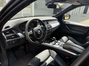 Black BMW X5 2007 in Vilnius, with an engine capacity of 2.99 L and mileage of 209 thousand km for 7700 €, photo 8 on AUTOMOTO.COM.LV