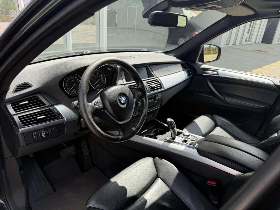 Black BMW X5 2007 in Vilnius, with an engine capacity of 2.99 L and mileage of 209 thousand km for 7700 €, photo 8 on AUTOMOTO.COM.LV