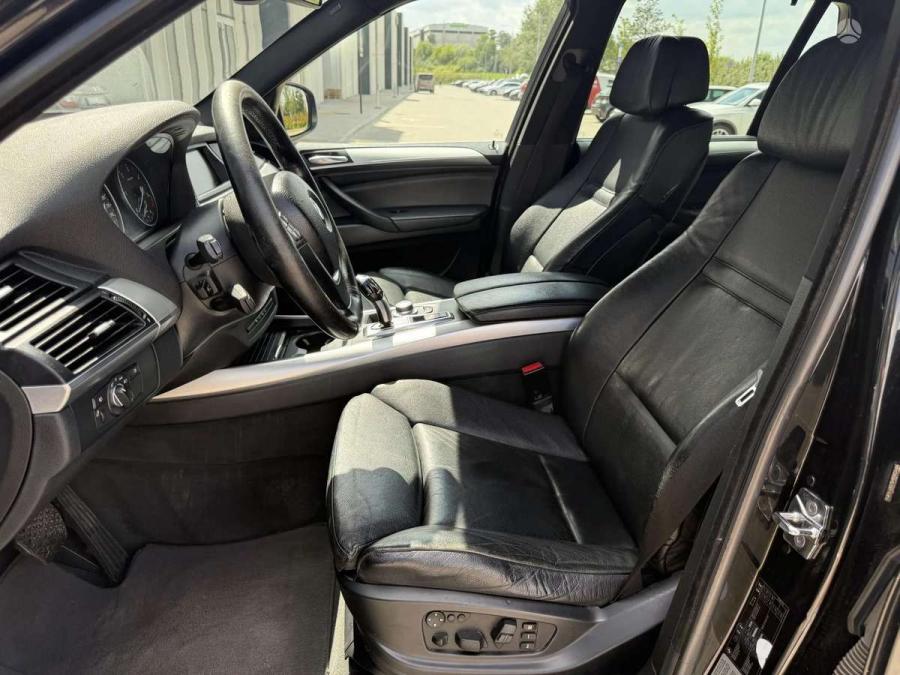Black BMW X5 2007 in Vilnius, with an engine capacity of 2.99 L and mileage of 209 thousand km for 7700 €, photo 9 on AUTOMOTO.COM.LV