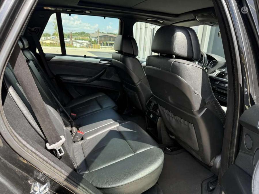 Black BMW X5 2007 in Vilnius, with an engine capacity of 2.99 L and mileage of 209 thousand km for 7700 €, photo 11 on AUTOMOTO.COM.LV